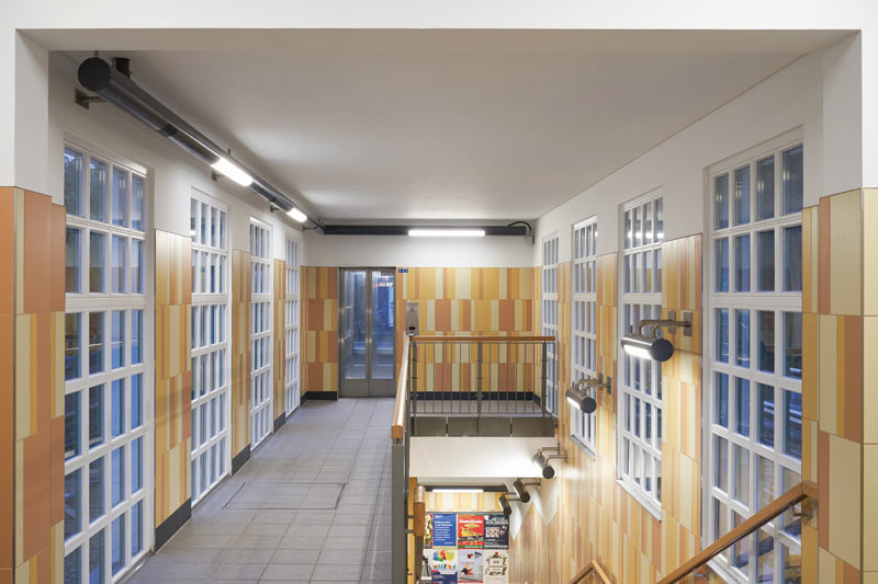 Smart LED lighting with lighting control at Meiendorfer Weg U-Bahn station.